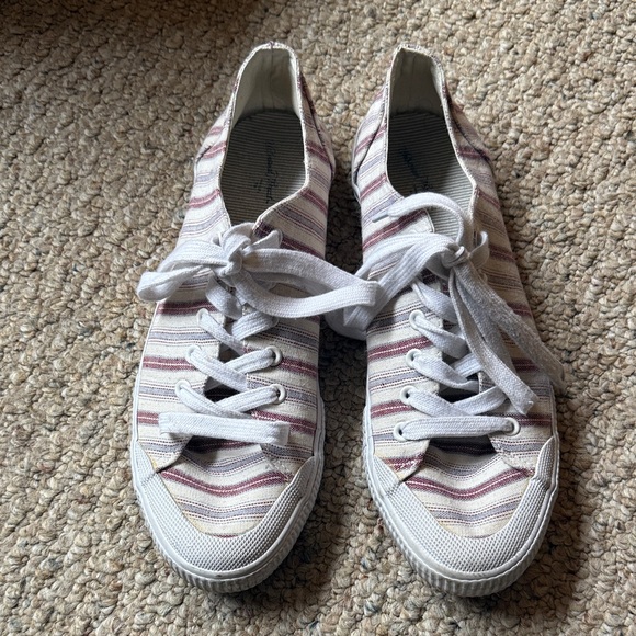 Universal Thread | Shoes | Universal Thread Cream Maroon And Blue ...